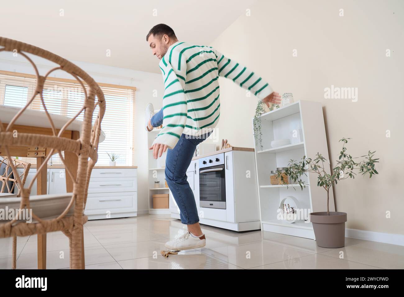 Banana slipping and falling hi-res stock photography and images - Alamy