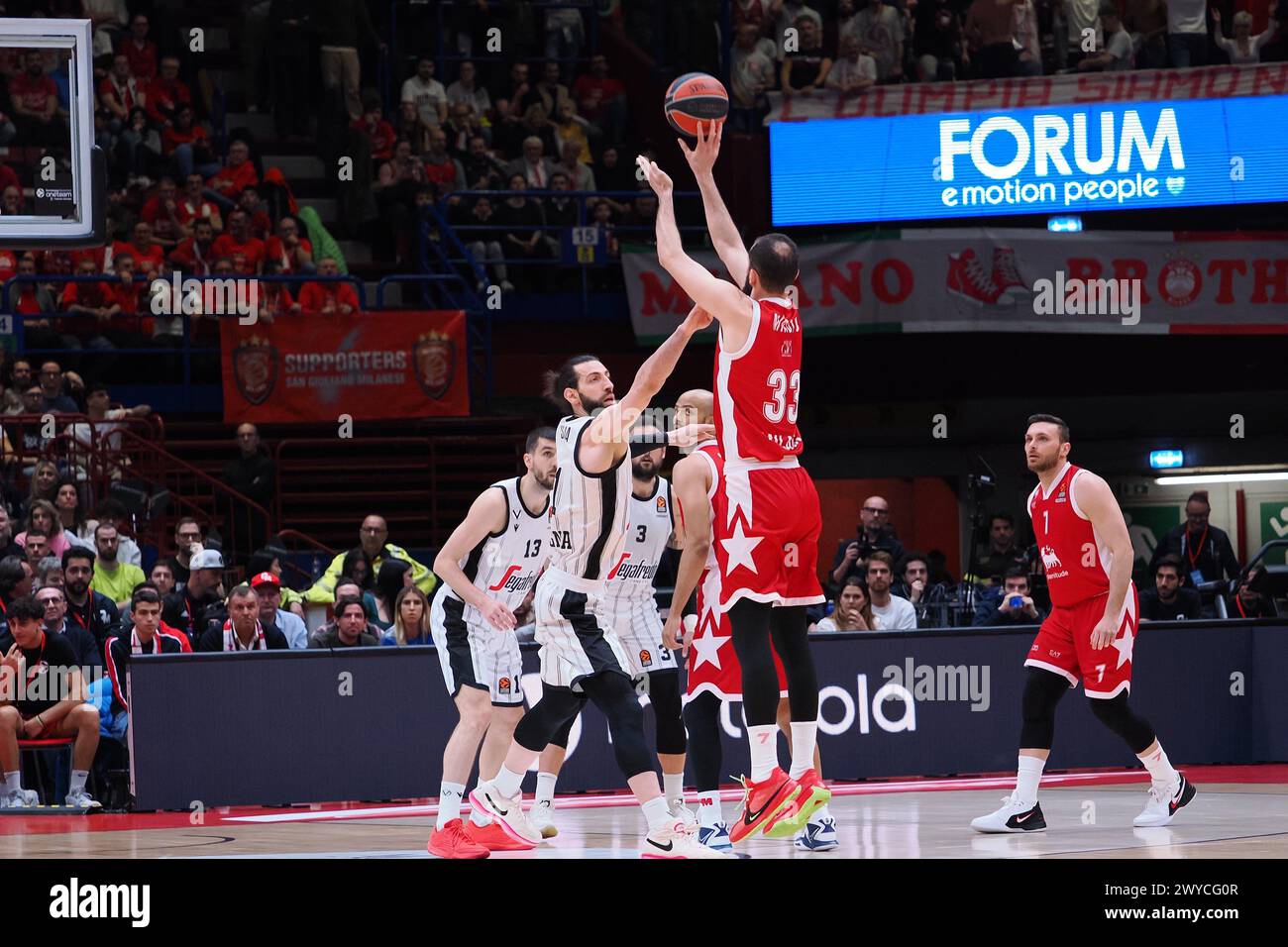 Milan, Italy. 05th Apr, 2024. Nikola Mirotic (EA7 Emporio Armani ...