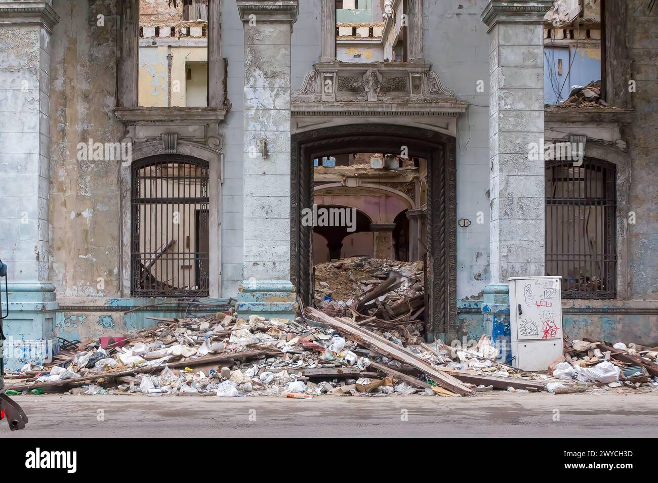 Collapsed building hi-res stock photography and images - Alamy