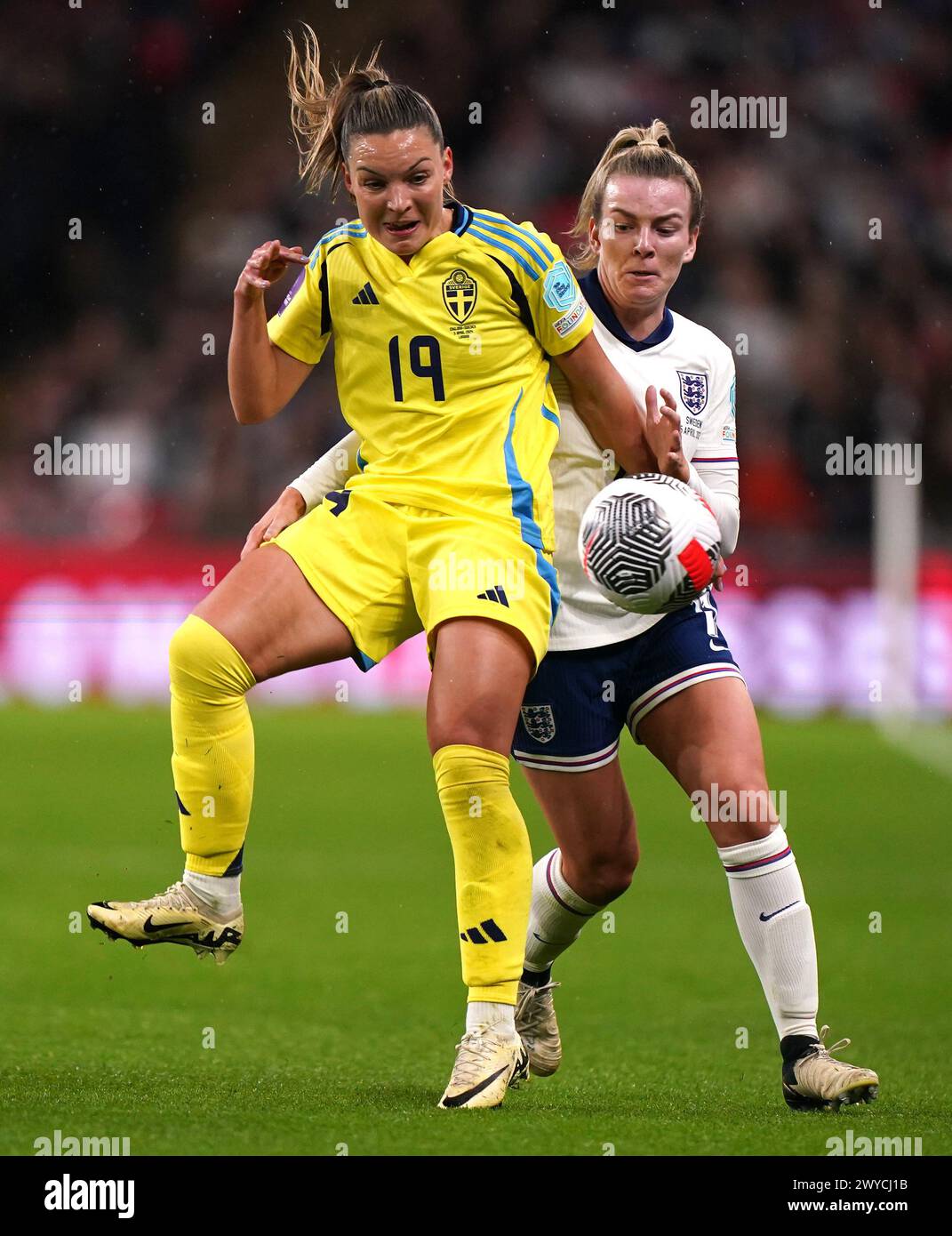 Sweden's Johanna Rytting Kaneryd (left) and England's Lauren Hemp ...