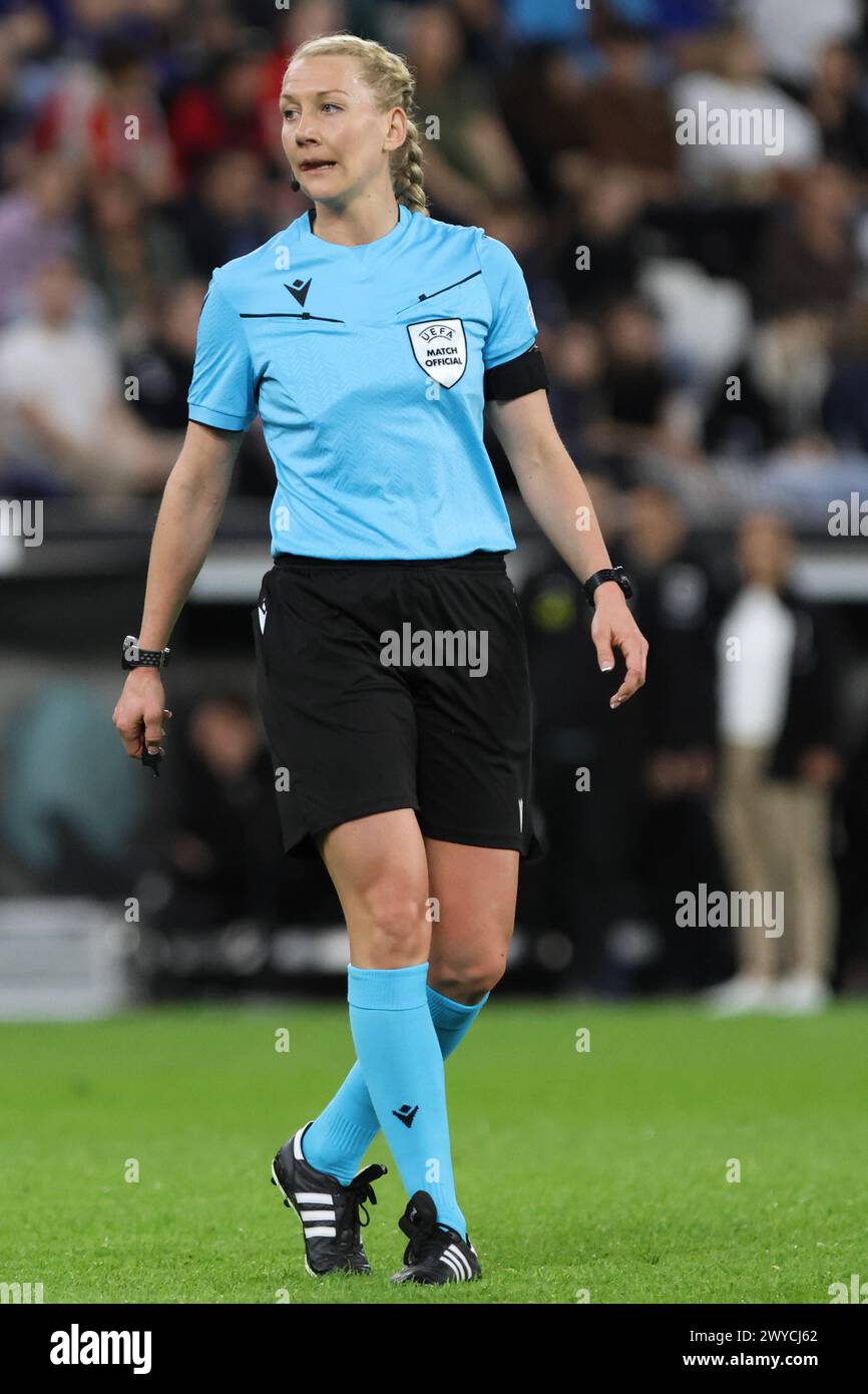 Linz, Austria. 05th Apr, 2024. LINZ, AUSTRIA - APRIL 5: referee Tess ...