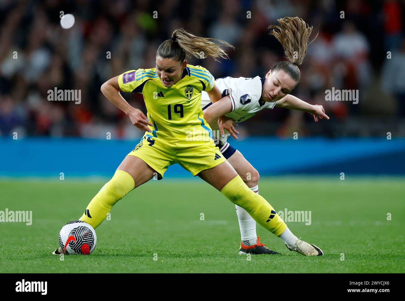 Sweden’s Johanna Rytting Kaneryd (left) and England’s Niamh Charles ...