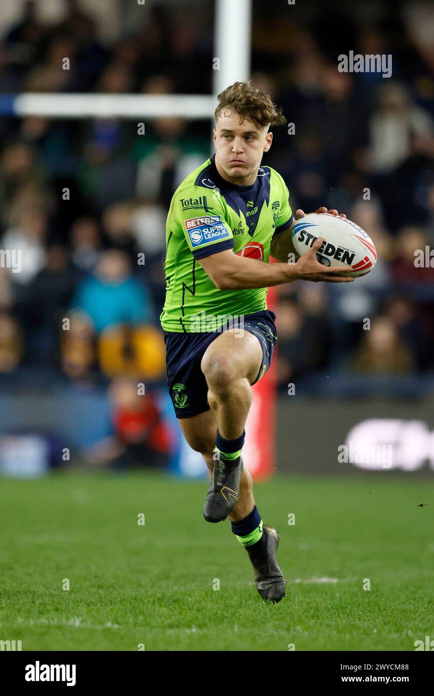 Warrington Wolves Leon Hayes on the ball during the Betfred Super ...