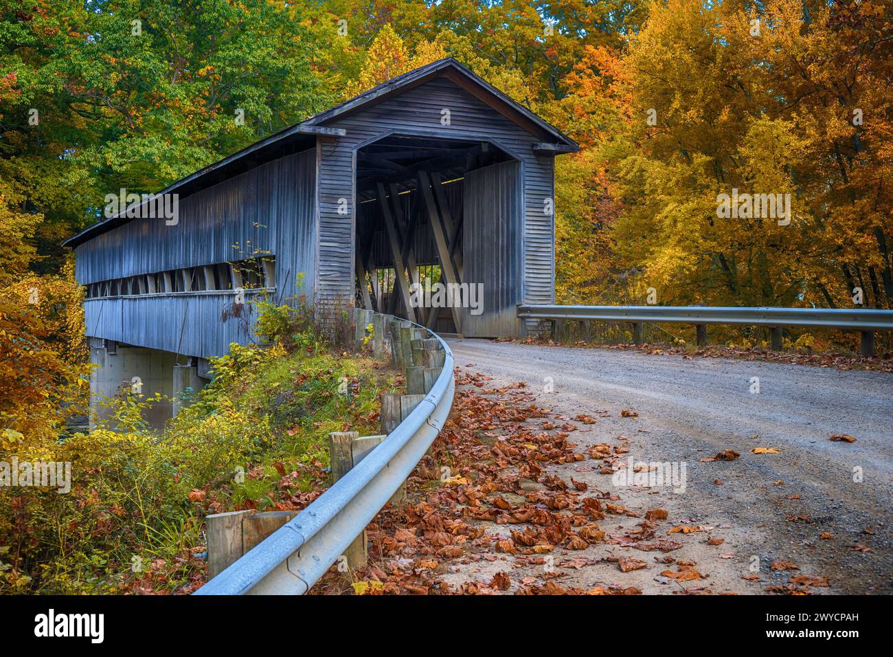 Cataract covered bridge hi-res stock photography and images - Alamy