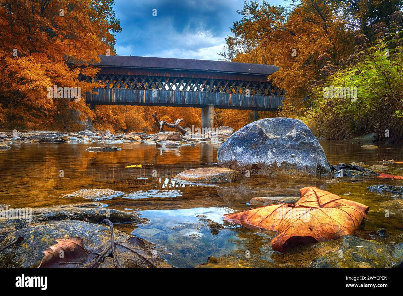 Bridges of wood are built hi-res stock photography and images - Alamy