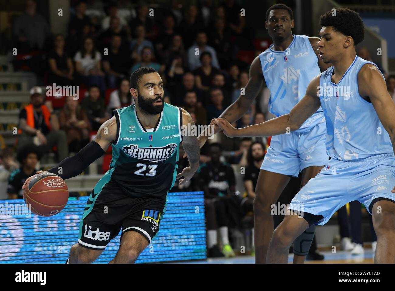 Thierry Larret/Maxppp. Basket Pro B : JA Vichy vs Pau Lacq Hortez. Le 5 ...