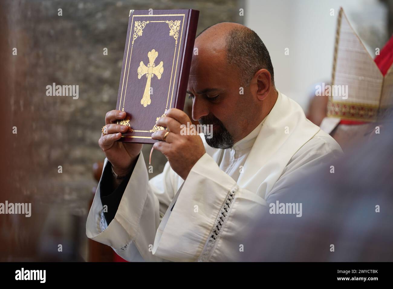 Mosul, Iraq. 05th Apr, 2024. Priest holds the Bible during a mass in ...