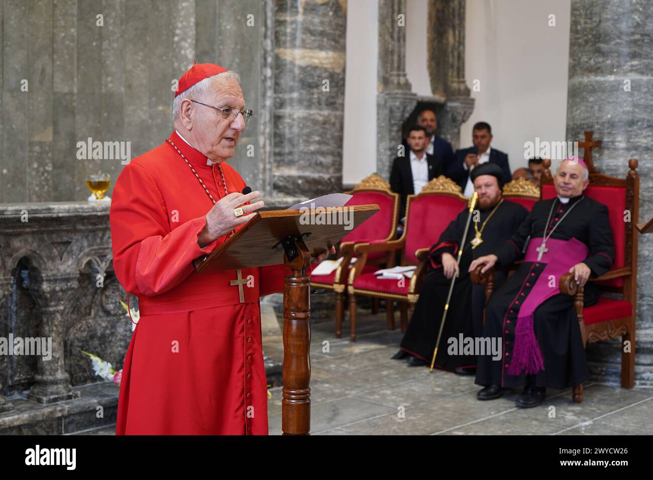 Cardinal Louis Raphael Sako (L), the Patriarch of the Chaldean Catholic ...