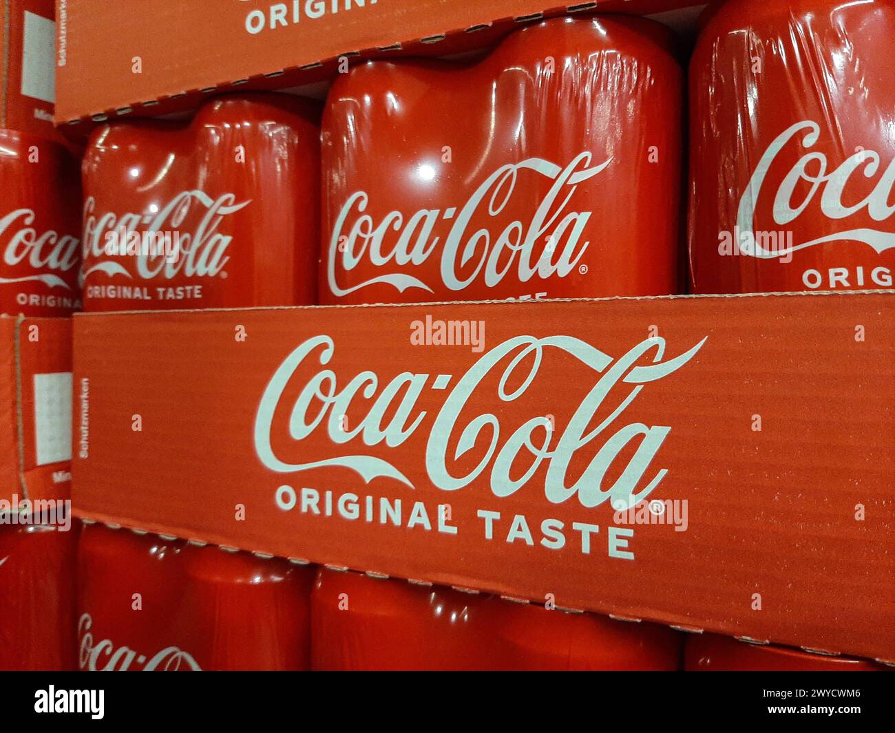 Coca Cola Dosen *** Coca Cola cans Copyright: xLobeca/RHx Stock Photo ...