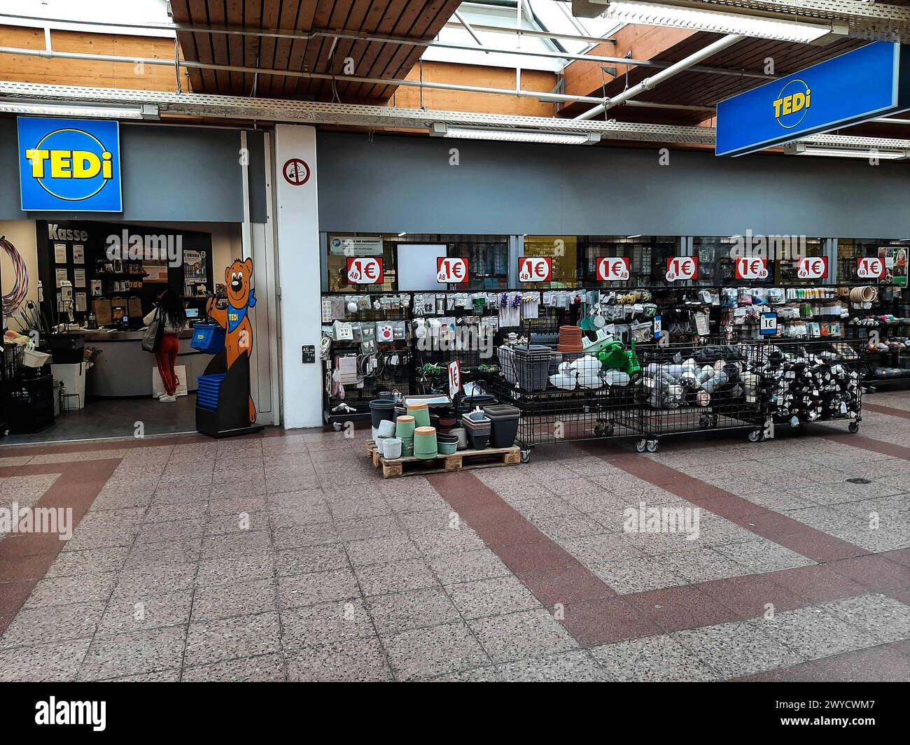 Umbau store hi-res stock photography and images - Alamy