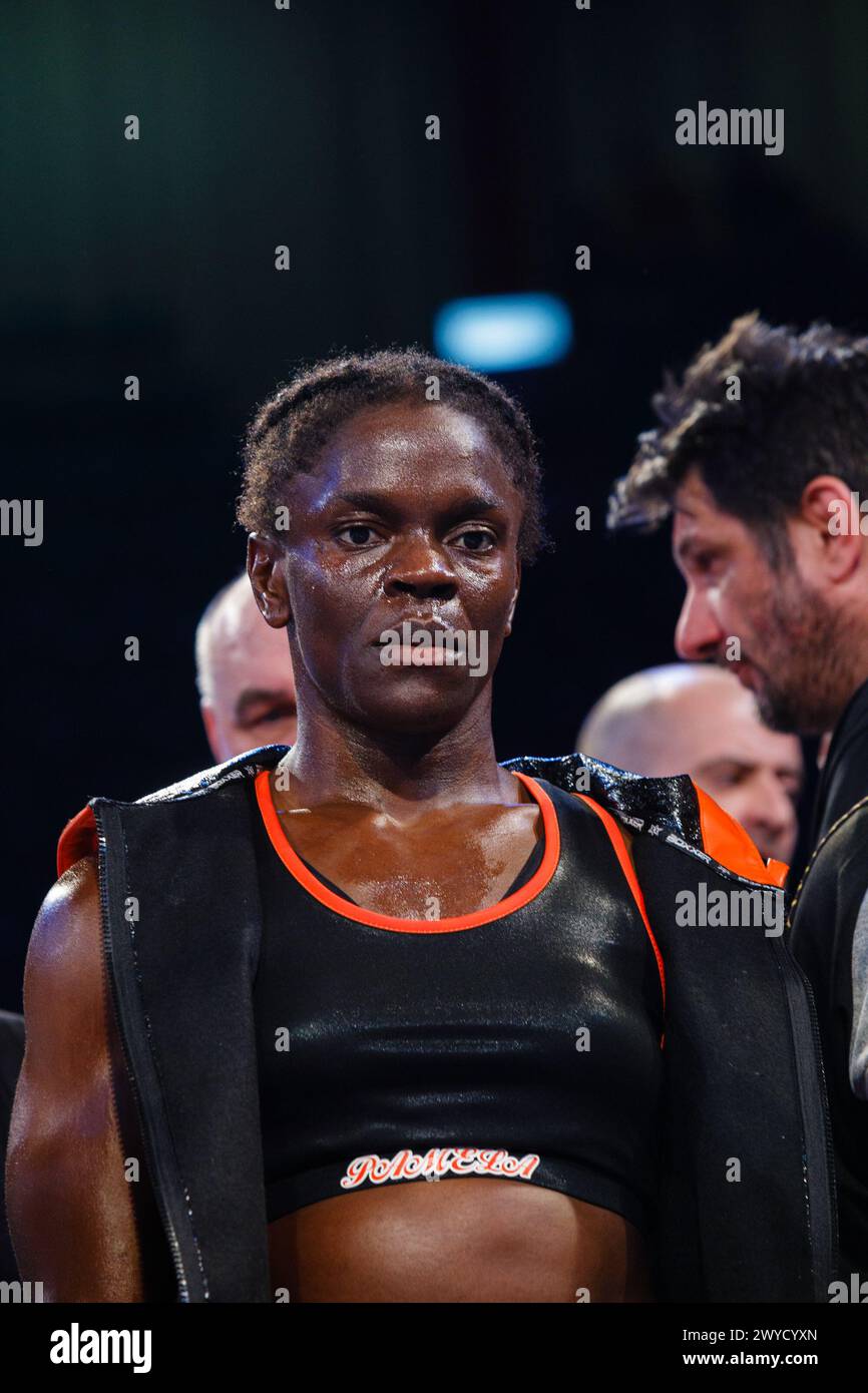 Female boxing uk hi-res stock photography and images - Alamy