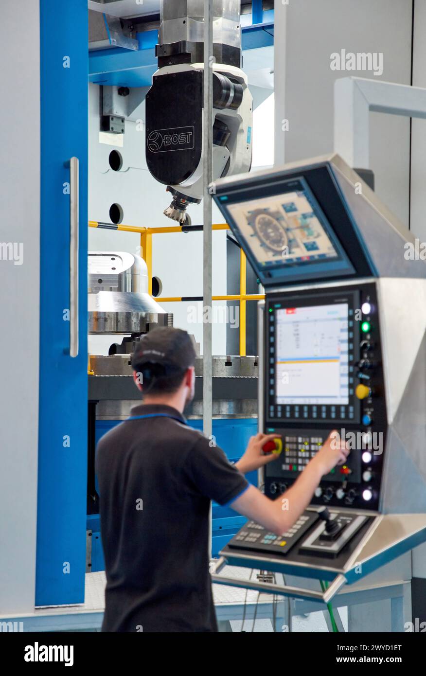 Vertical lathe machining center hi-res stock photography and images - Alamy