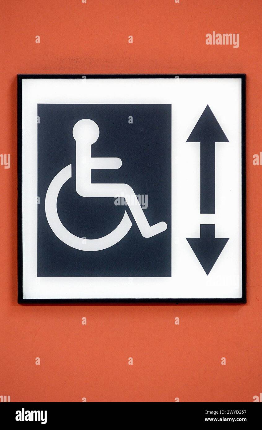 Lift for disabled people sign Stock Photo - Alamy