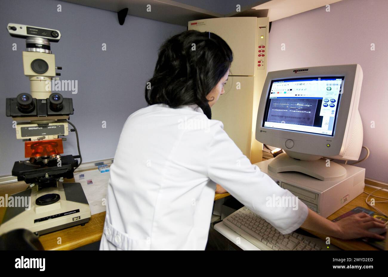 Laboratorio molecular hi-res stock photography and images - Alamy