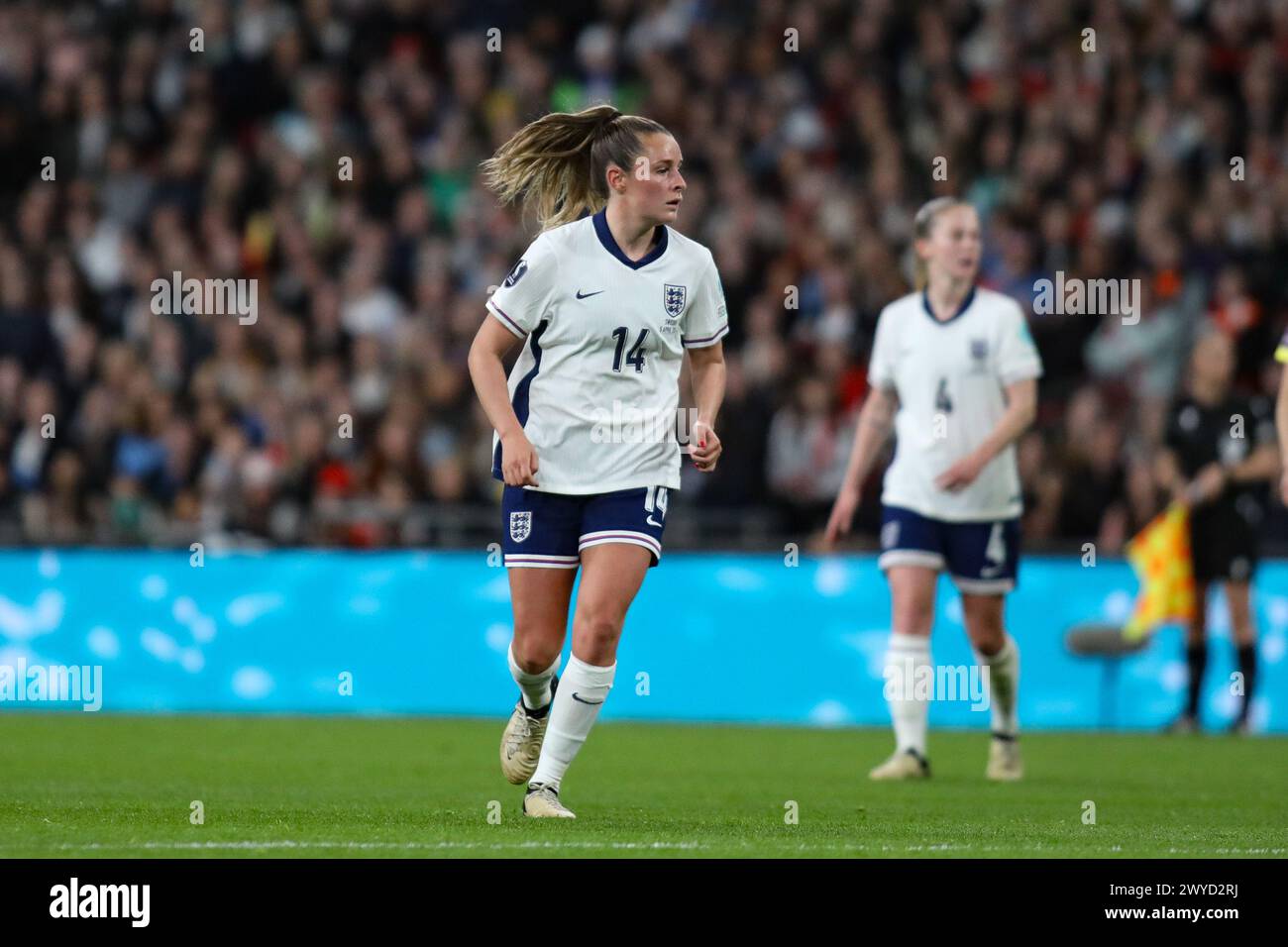 2025 euro women hi-res stock photography and images - Alamy