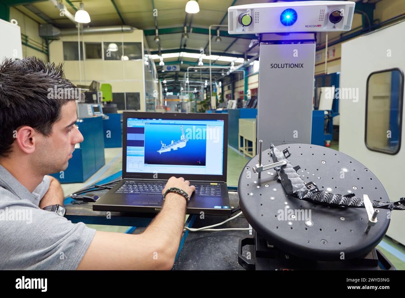 Rexcan CS +. White Light System. Technician inspecting production piece ...