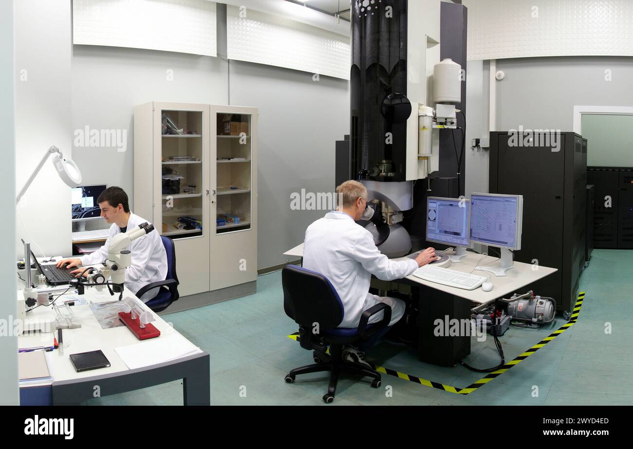 Scanning Transmission Electron Microscope TEM/STEM TitanTM G2 60-300 with imaging Cs-corrector ...