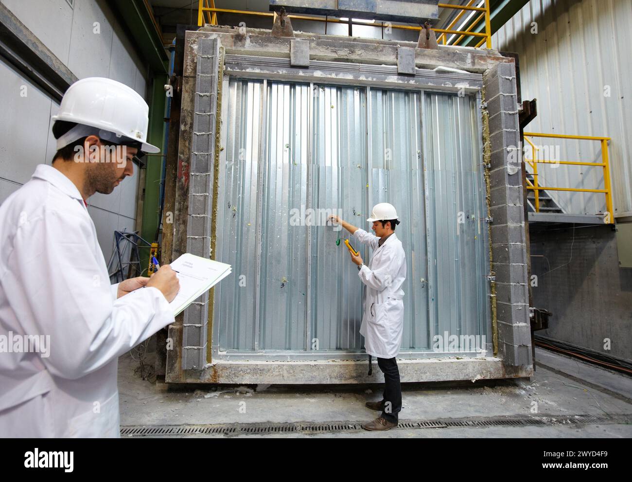 Taking temperature, fire resistance test, Technology Research Center ...