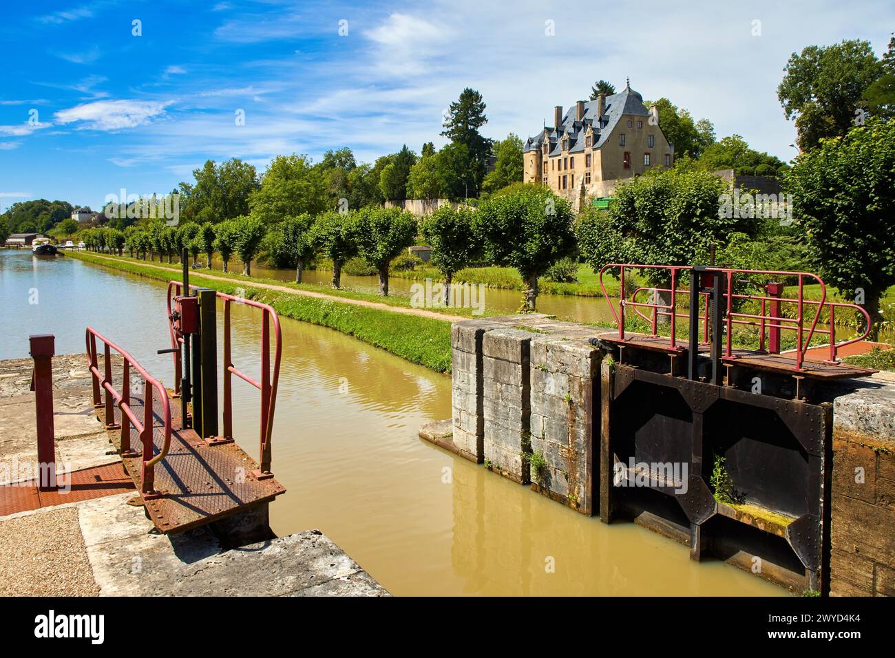 Chateau, Floodgate, Canal of Nivernais, Châtillon-en-Bazois, Nievre ...
