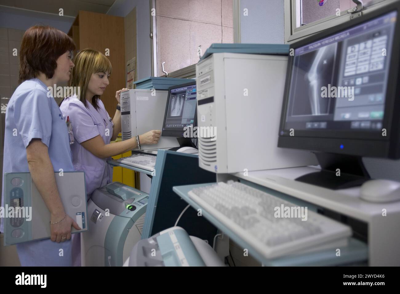Fcr capsula fuji computed radiography hi-res stock photography and ...