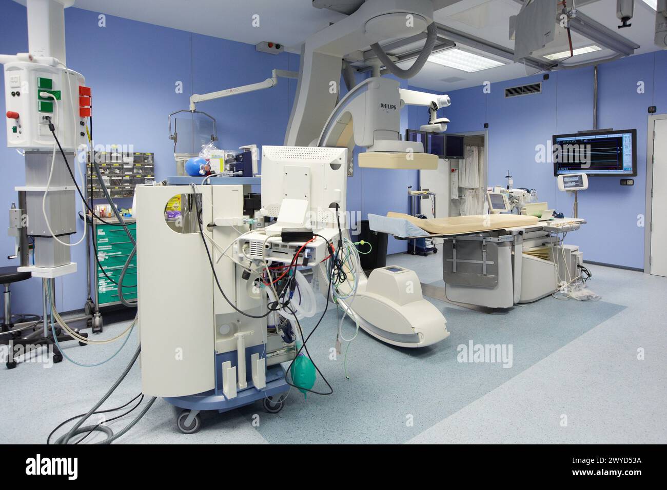 Vascular interventional radiology hi-res stock photography and images ...