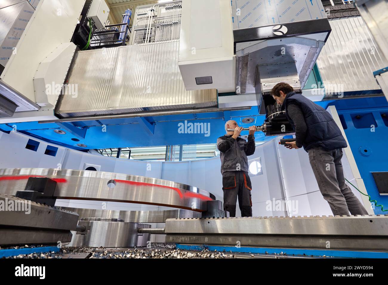 Machining Centre, CNC, Vertical turning and Milling lathe. Design ...