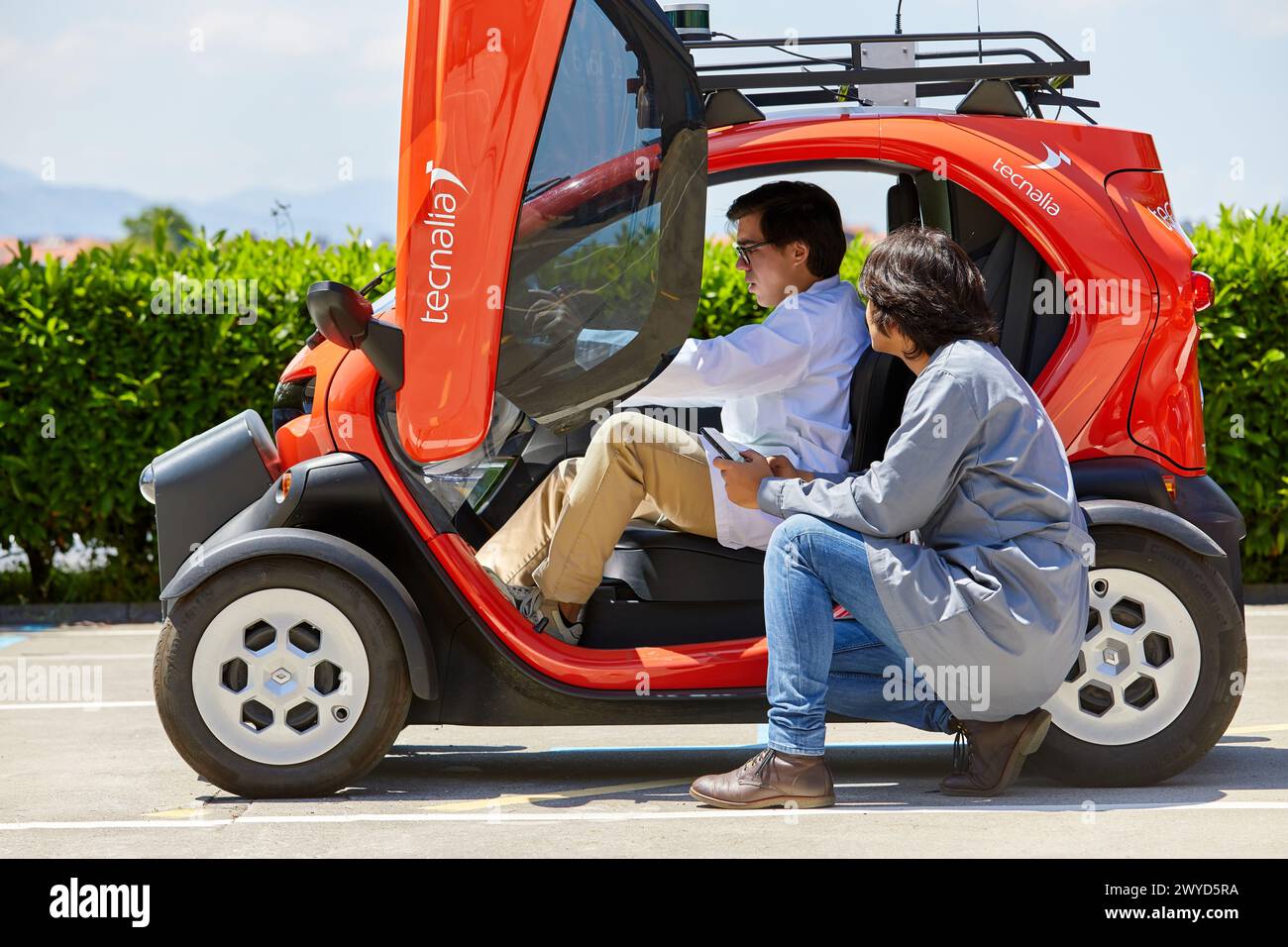 Twizzy, electric vehicle, Researchers work in two electric cars, the ...