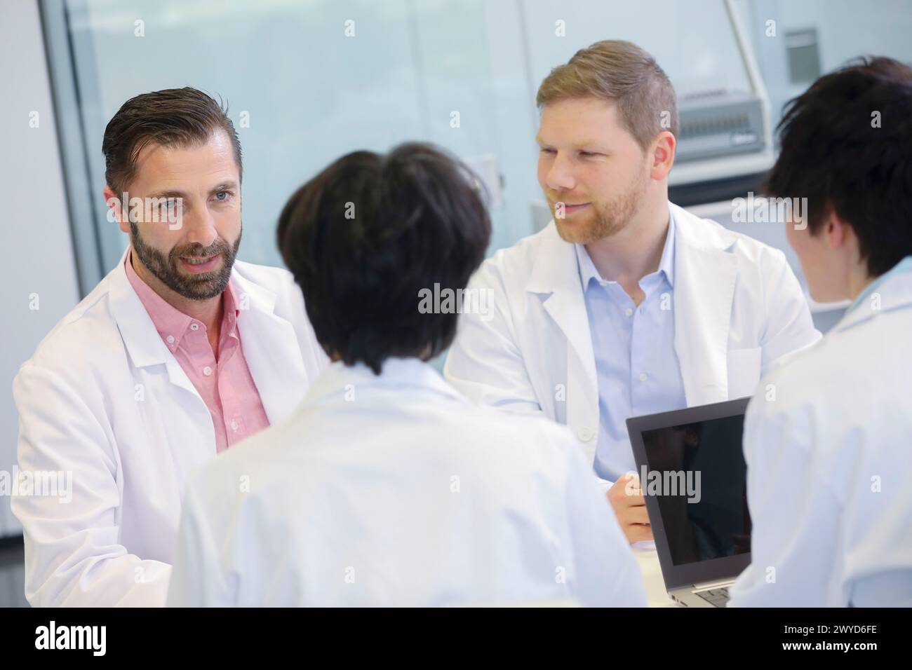Meeting doctors clinical session hi-res stock photography and images ...