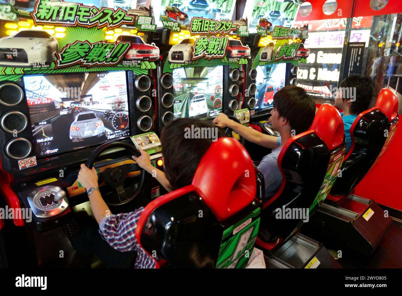 Electronic shops shinjuku district tokyo hi-res stock photography and ...
