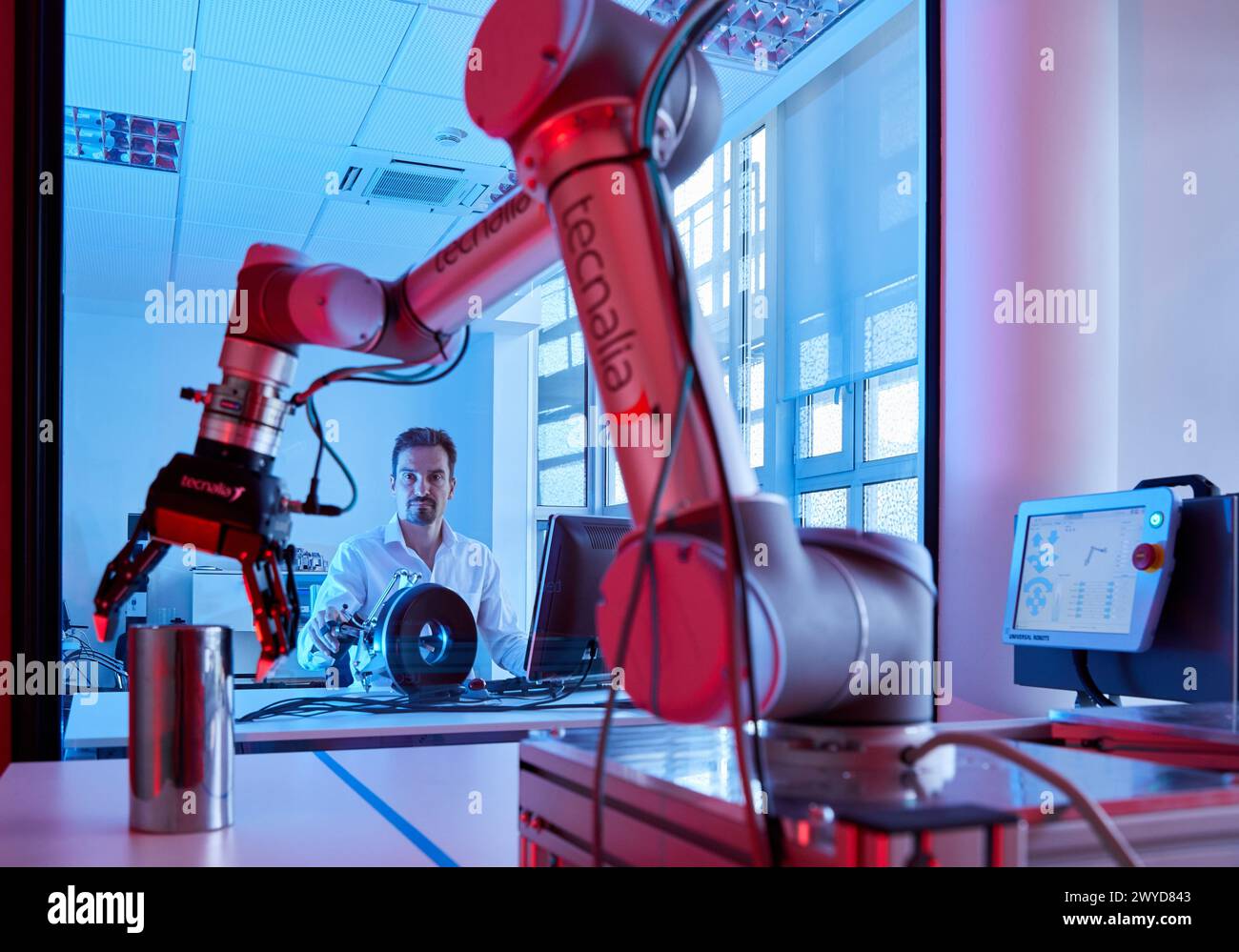 Robot composed of two pieces, a robotic arm, motorized by a clamp to ...