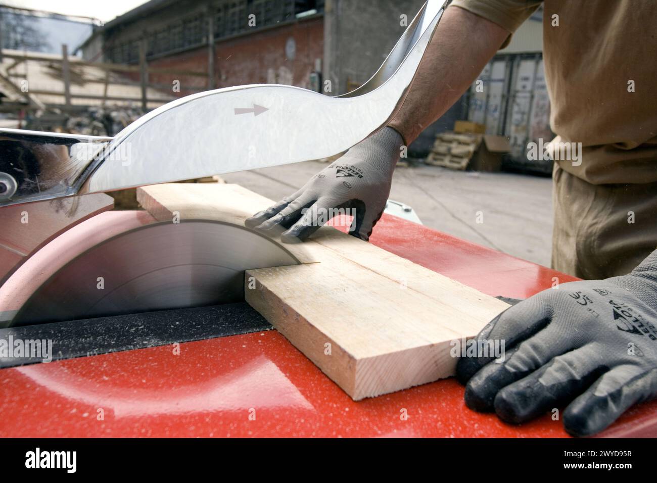 Construction machinery, bench saw with woodcutting circular saw Stock ...