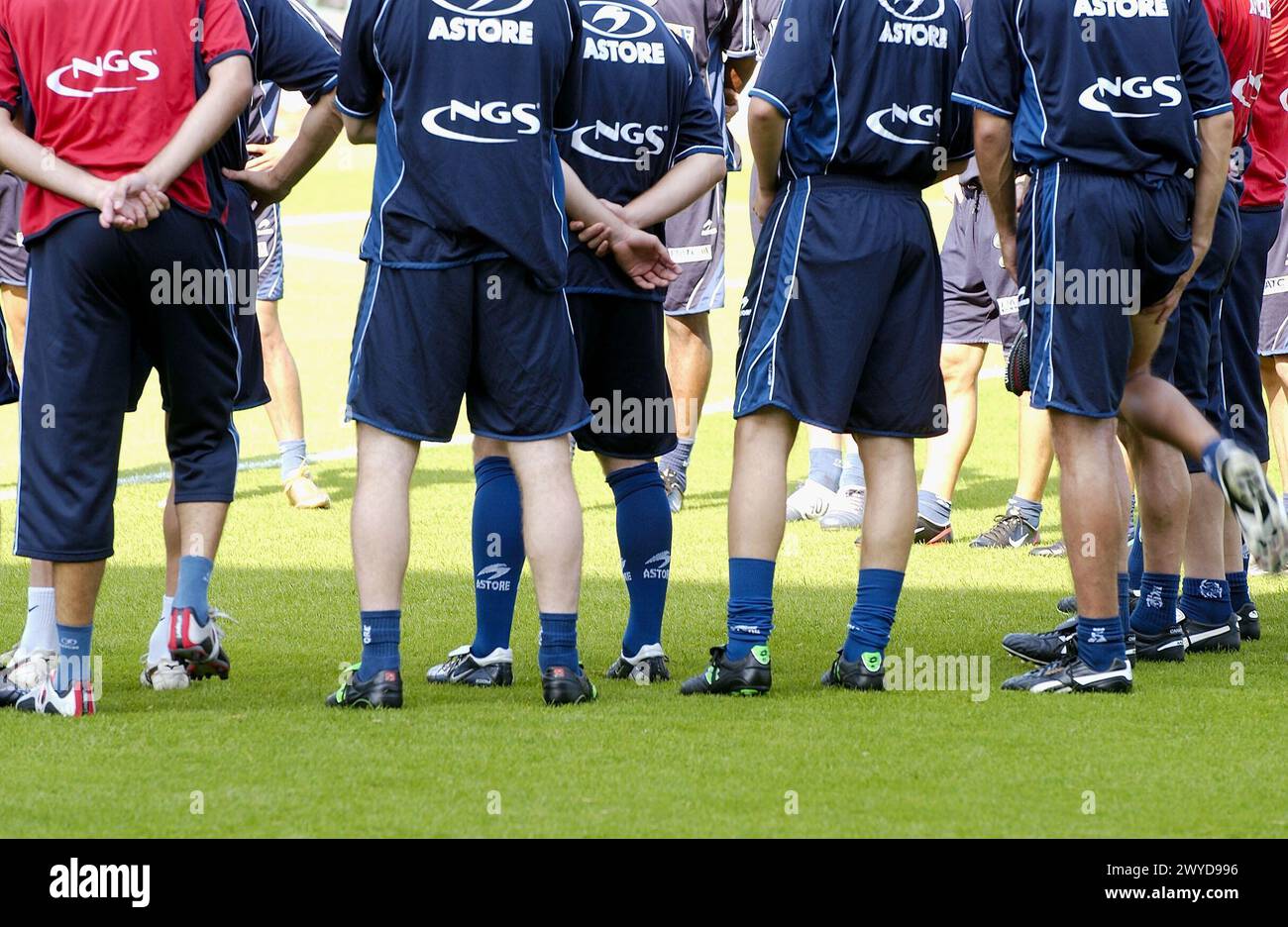 Anonymous football players hi-res stock photography and images - Alamy