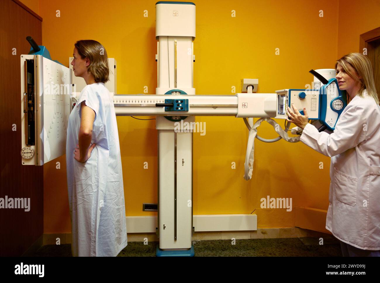 Ribcage xray hi-res stock photography and images - Alamy