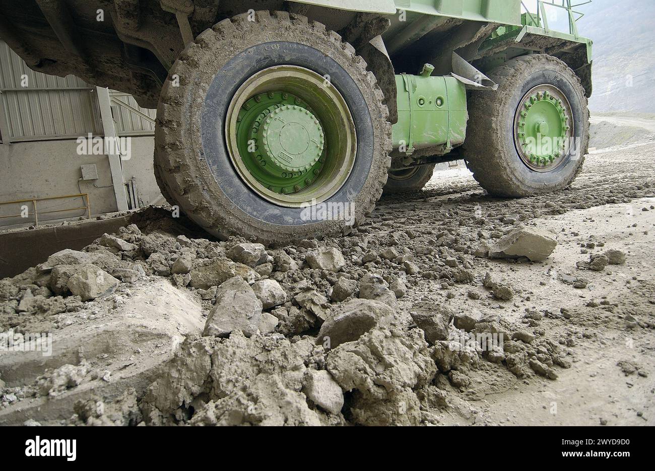 Unload unloading lorry lorries truck trucks hi-res stock photography ...
