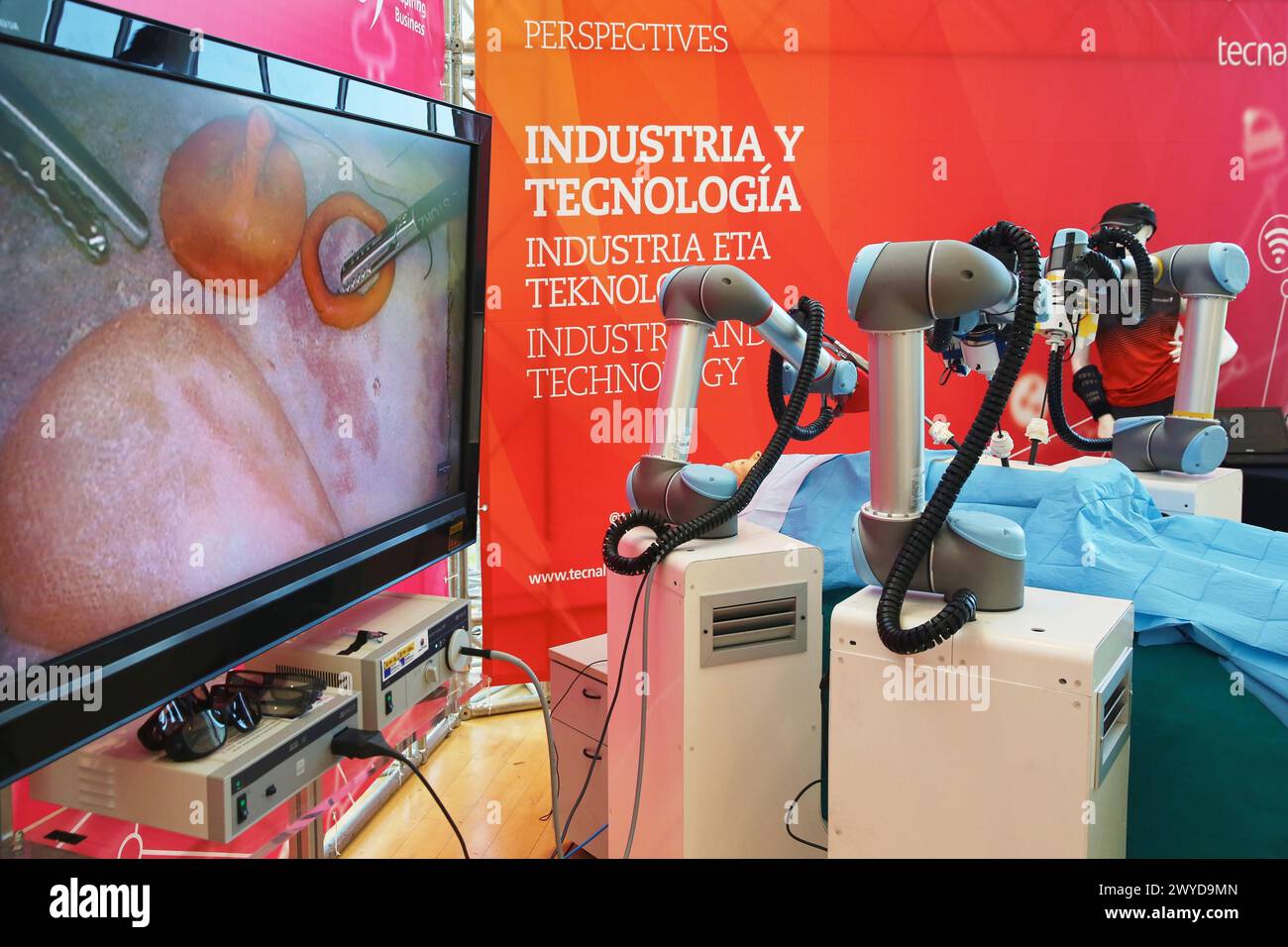 Development of a surgical robot with 3D vision and tactile sensations ...