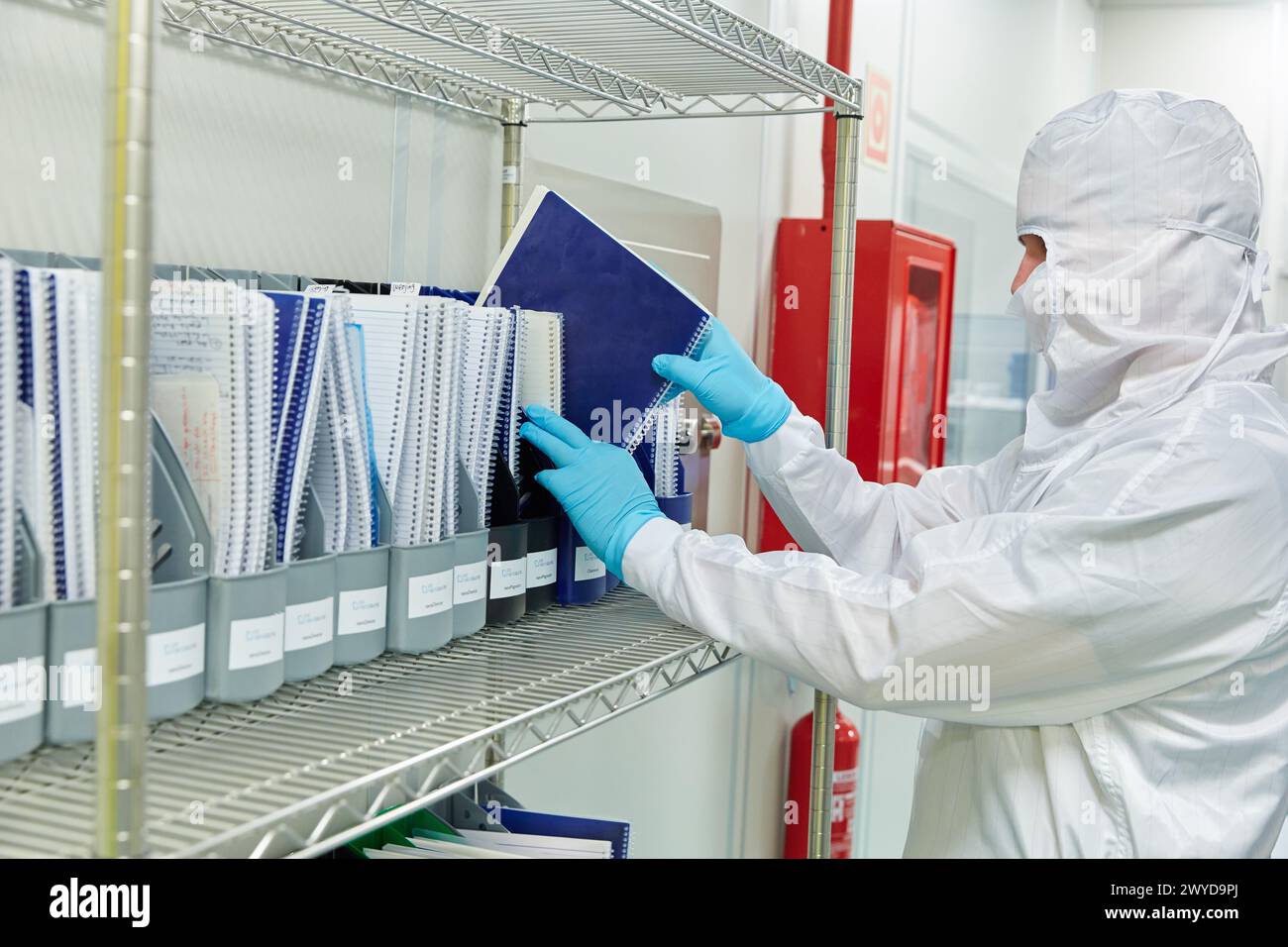 Cleanrooms laboratory hi-res stock photography and images - Alamy