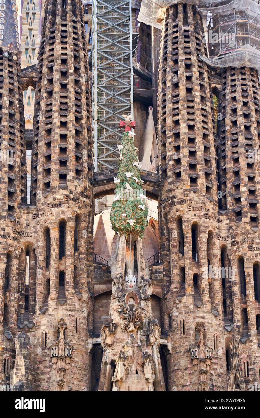 Fachada de la Natividad, La Sagrada Familia Basilica. Barcelona. Spain ...