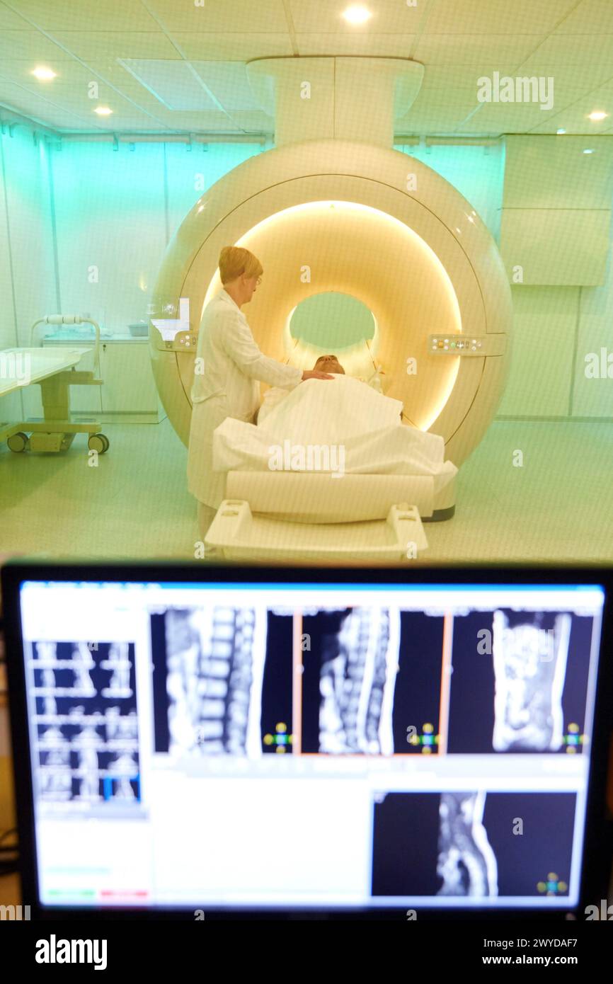 MRI scan, NMR (Nuclear Magnetic Resonance), medical imaging for ...