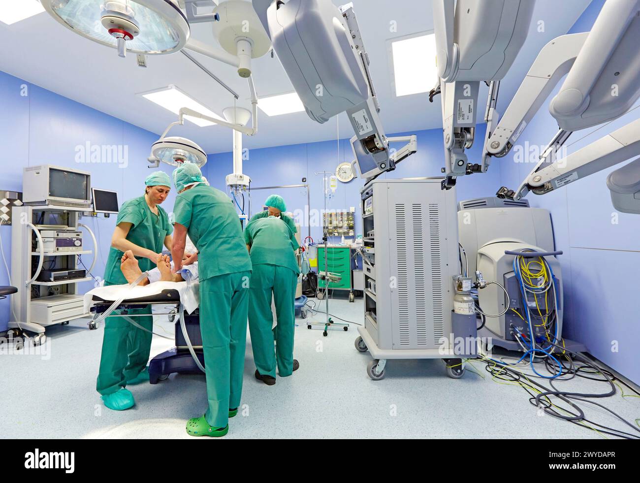Operating room, Prostate cancer robotic surgery, Da Vinci surgical ...