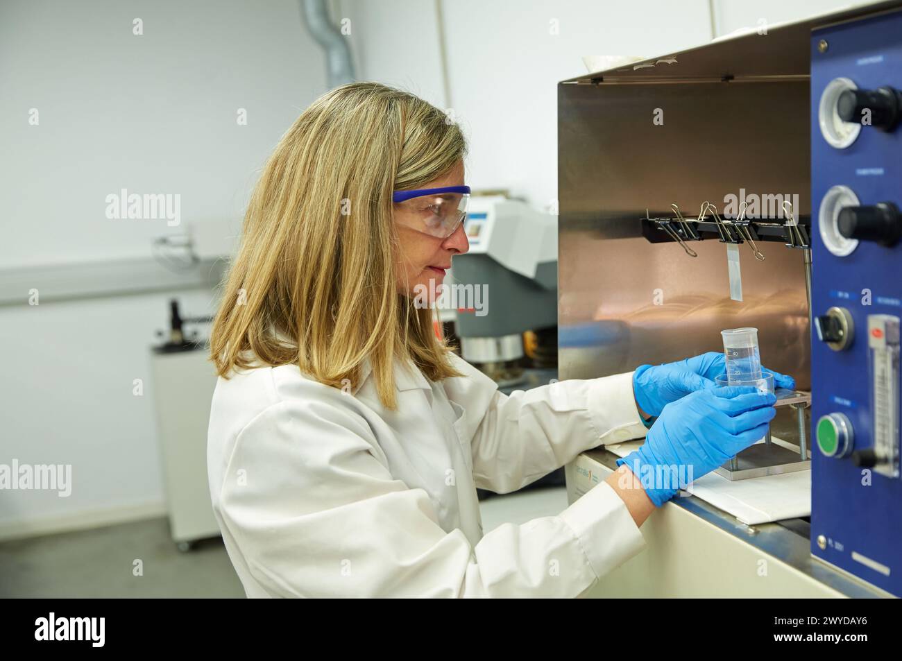 Dip-coating. Laboratory. Energy and Environment Division. Tecnalia Research and Innovation ...