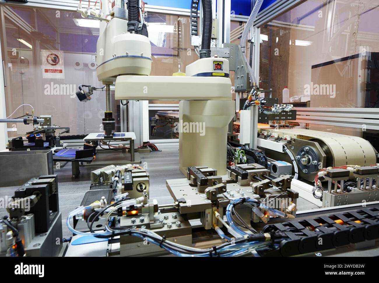 Photovoltaic cell laboratory hi-res stock photography and images - Alamy