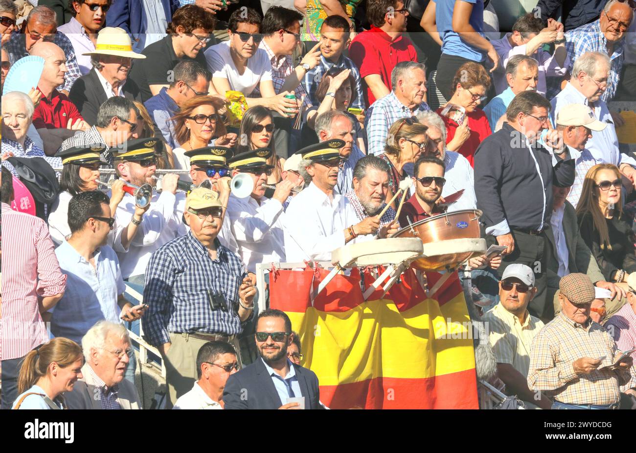 Madrid bull fighting hi-res stock photography and images - Alamy