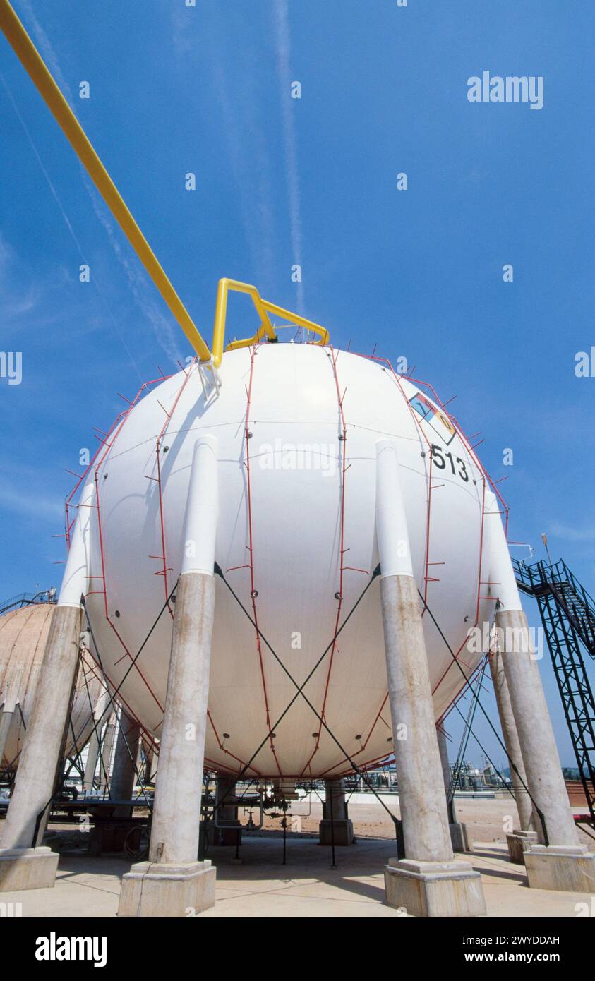 Gas tanks repsol ypf oil refinery hi-res stock photography and images ...