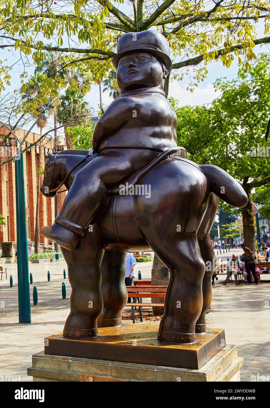 "Hombre a caballo", 1994, Sculpture by Fernando Botero, Museo de ...