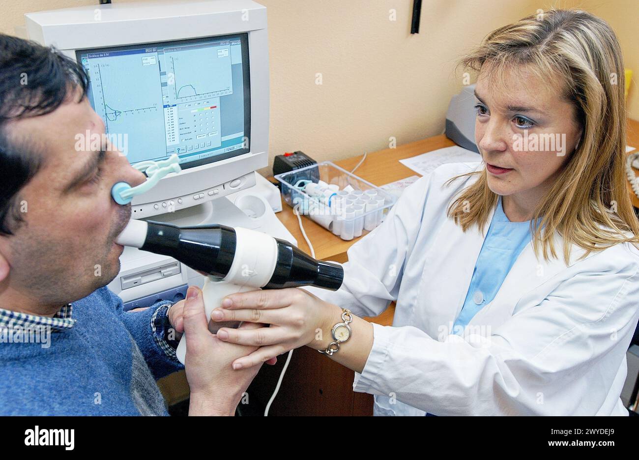 Spirometry test at hospital Stock Photo - Alamy