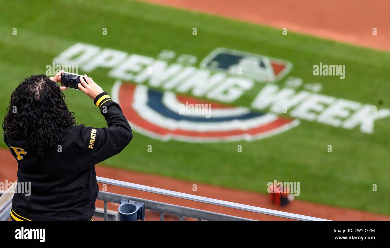 Pittsburgh pirates fan before hi-res stock photography and images - Alamy