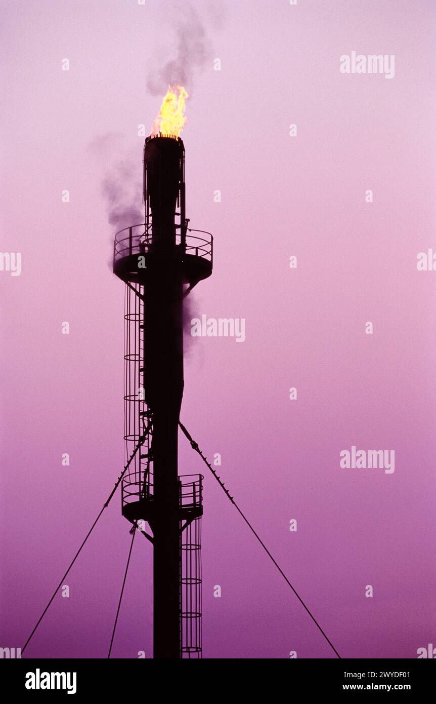 Oil refinery twilight vertical hi-res stock photography and images - Alamy