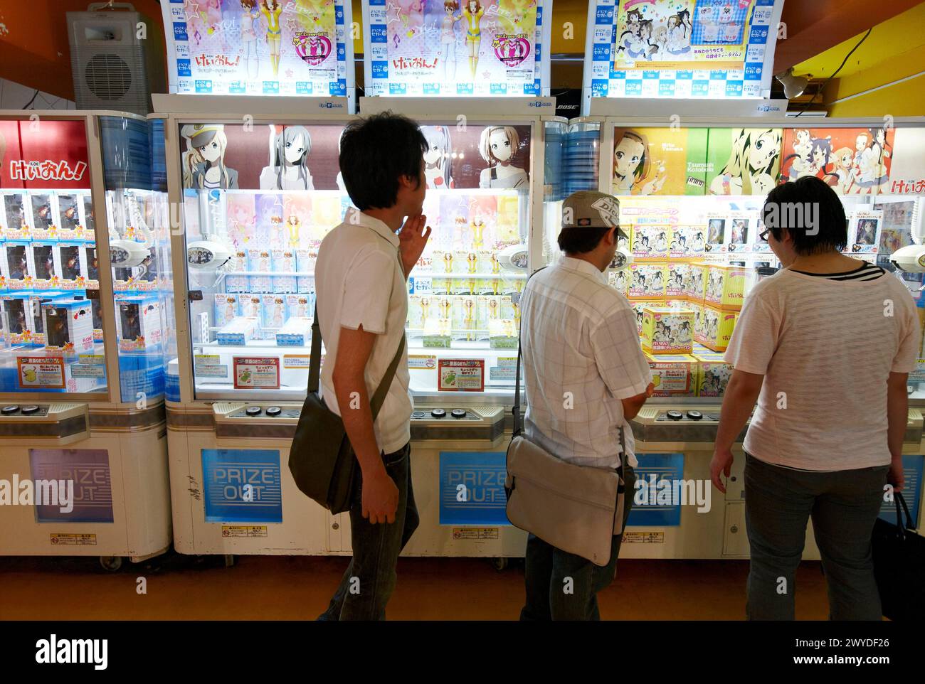 Vending machines in akihabara hi-res stock photography and images - Alamy