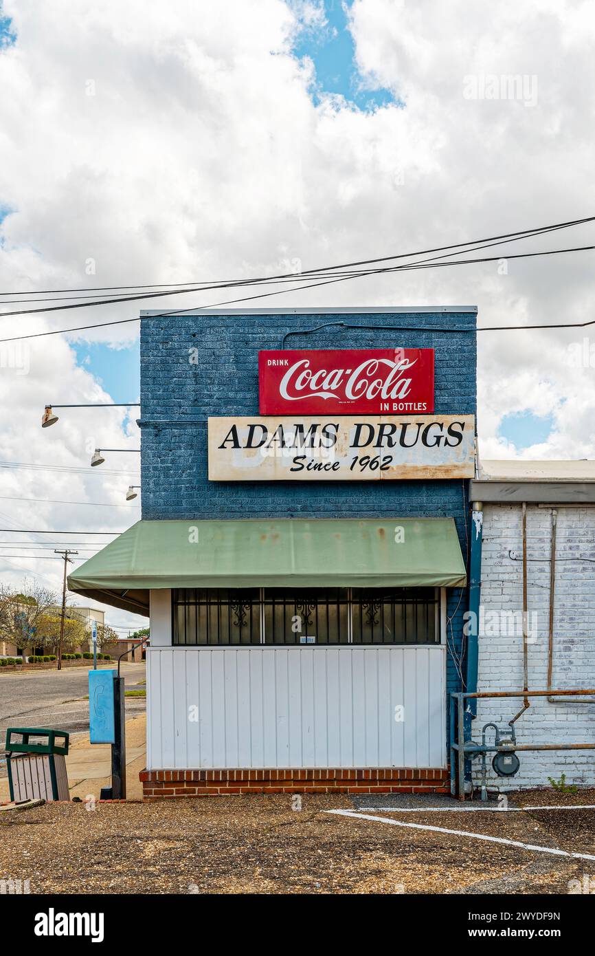 Old fashioned chemist hi-res stock photography and images - Alamy