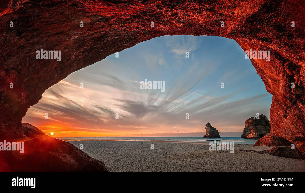 Archway islands hi-res stock photography and images - Alamy